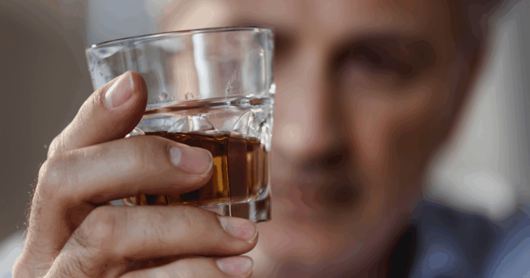 Alcohol withdrawal timeline: day by day, what to expect in each stage ...